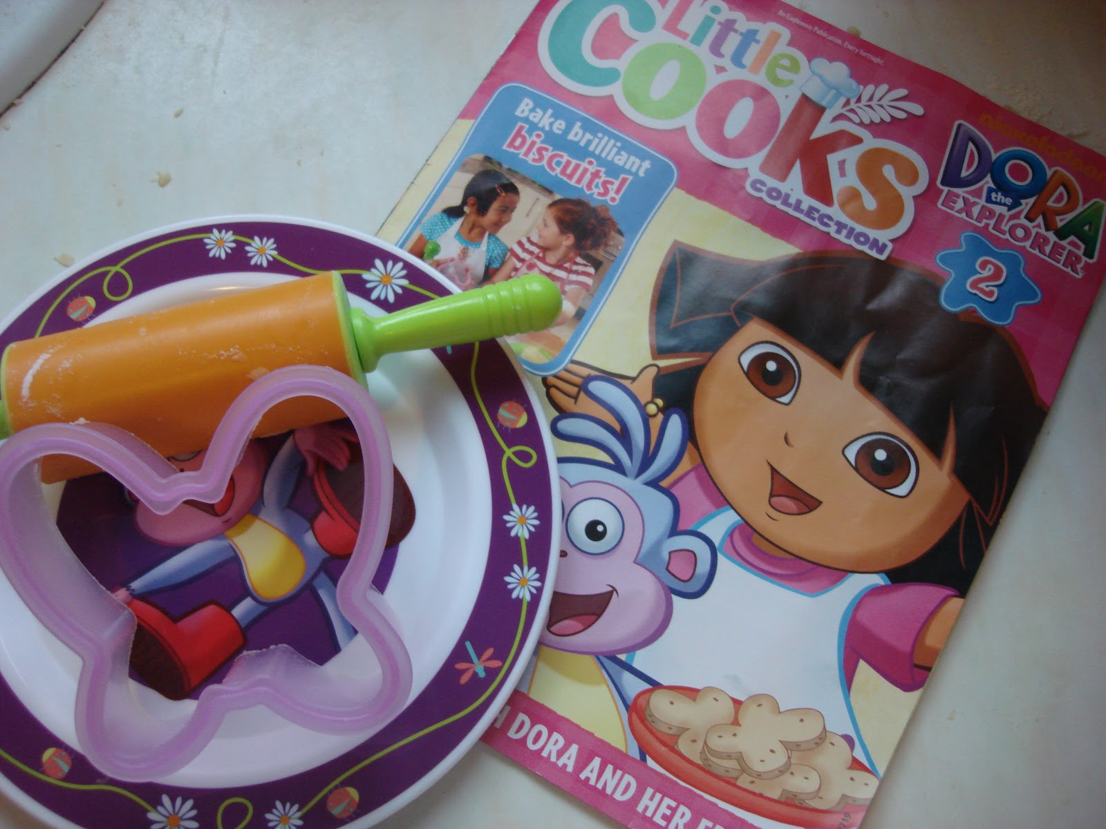 United Cakedom: Dora the Explorer Little Cooks Collection Issue 2!!
