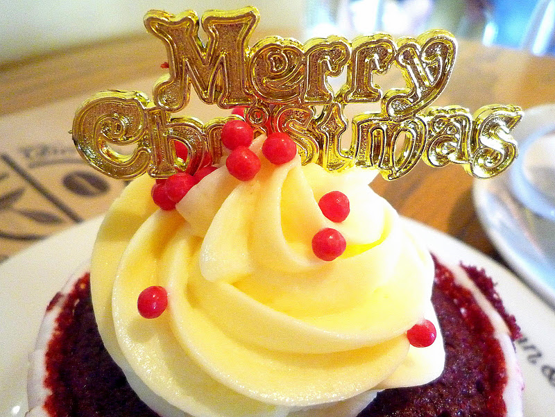 A Coffeeholic's Travel Tale: CBTL's Red Velvet Cupcake (special edition)