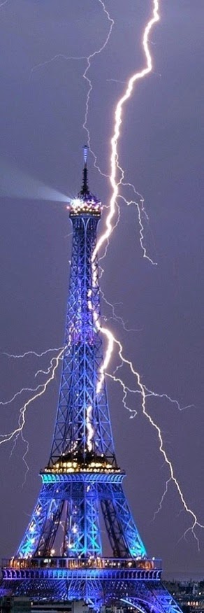 Amazing Lightning, Paris ~ Photos Hub