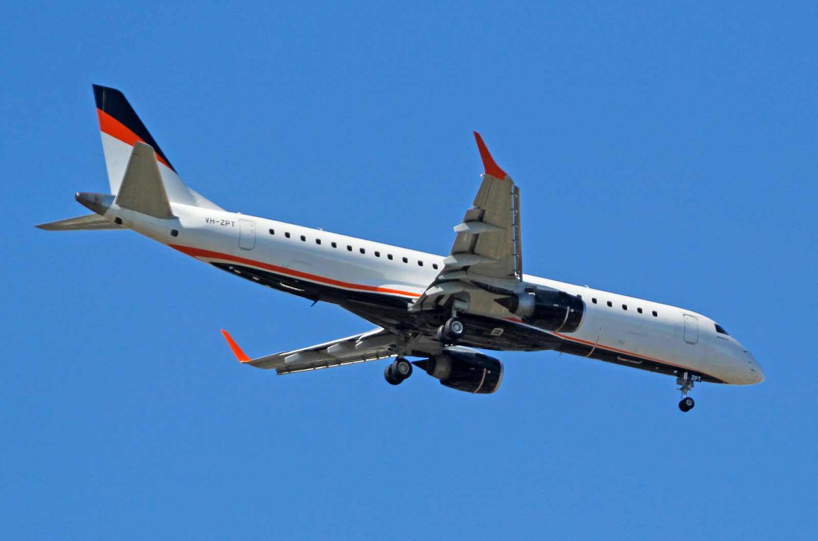 Perth Airport Spotter's Blog: Cobham Embraer EMB-190-100 IGW VH-ZPT ...