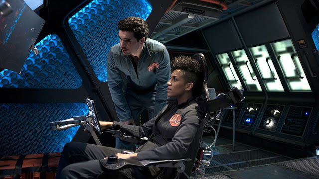 Un Hombre en la Oscuridad: The EXPANSE - de Mark Fergus y Hawk Ostby