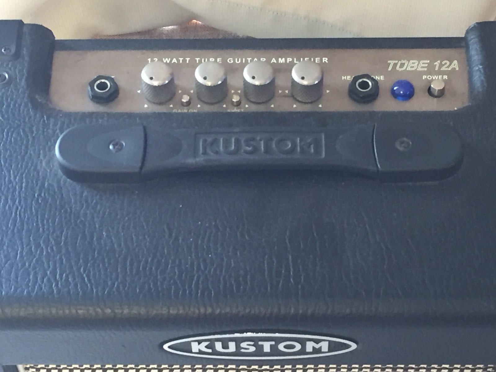 半農半漁半IT（デジタル道楽改メ）: 真空管アンプKustom Tube 12Aをゲット