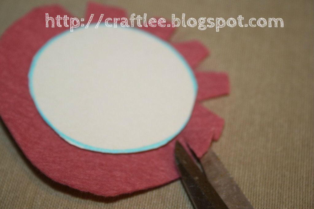 CraftLee: Free Flower Brooch Tutorial