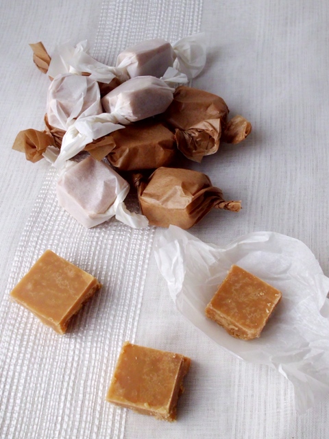 na plech: Mléčné karamely "Krowky"