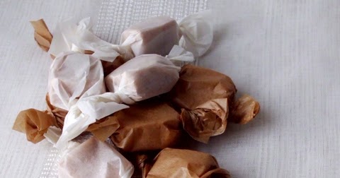 na plech: Mléčné karamely "Krowky"