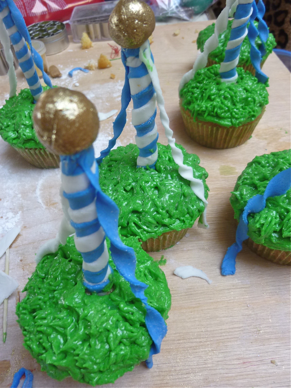 Maypole Cupcakes – Diary of a Mad Hausfrau