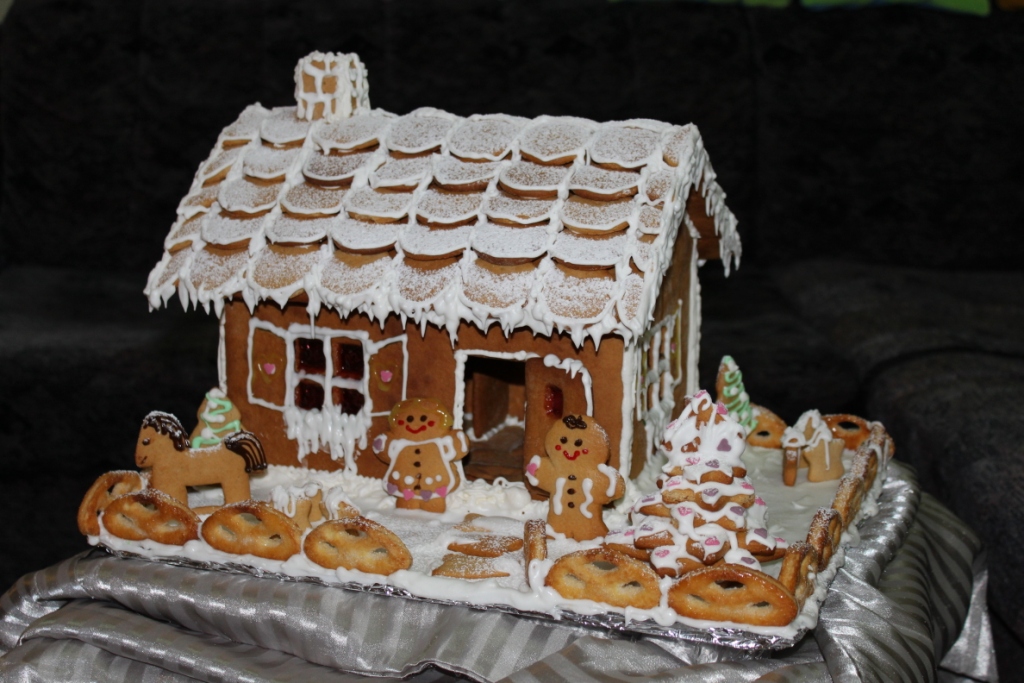 Visko po trupinėlį: Kalėdiniai meduoliniai nameliai