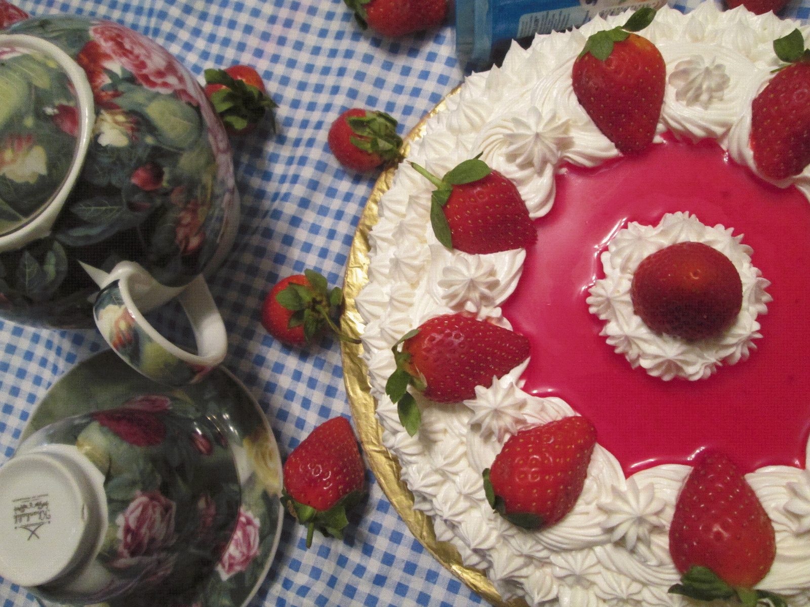 yan's cottage: KEK STRAWBERRY YOGURT