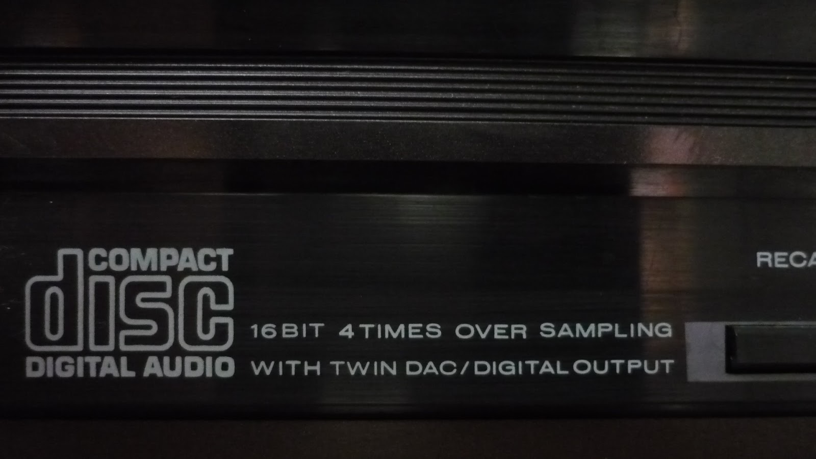 M i c r o C o s e: Recensione Compact Disc Player | Marantz CD273 (1988)