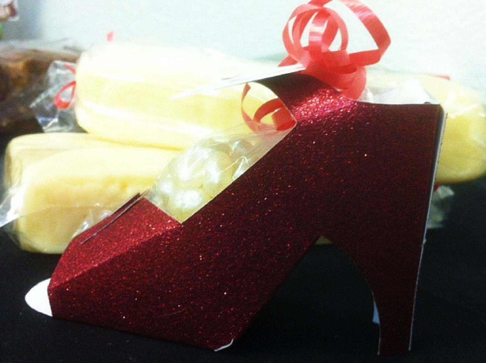 DIY Party Mom: Wizard of Oz Ruby Red Slipper and Printable Tag