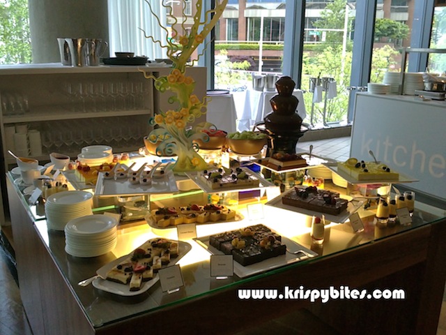 Fairmont Pacific Rim: Oru - Seafood Buffet - Krispy Bites