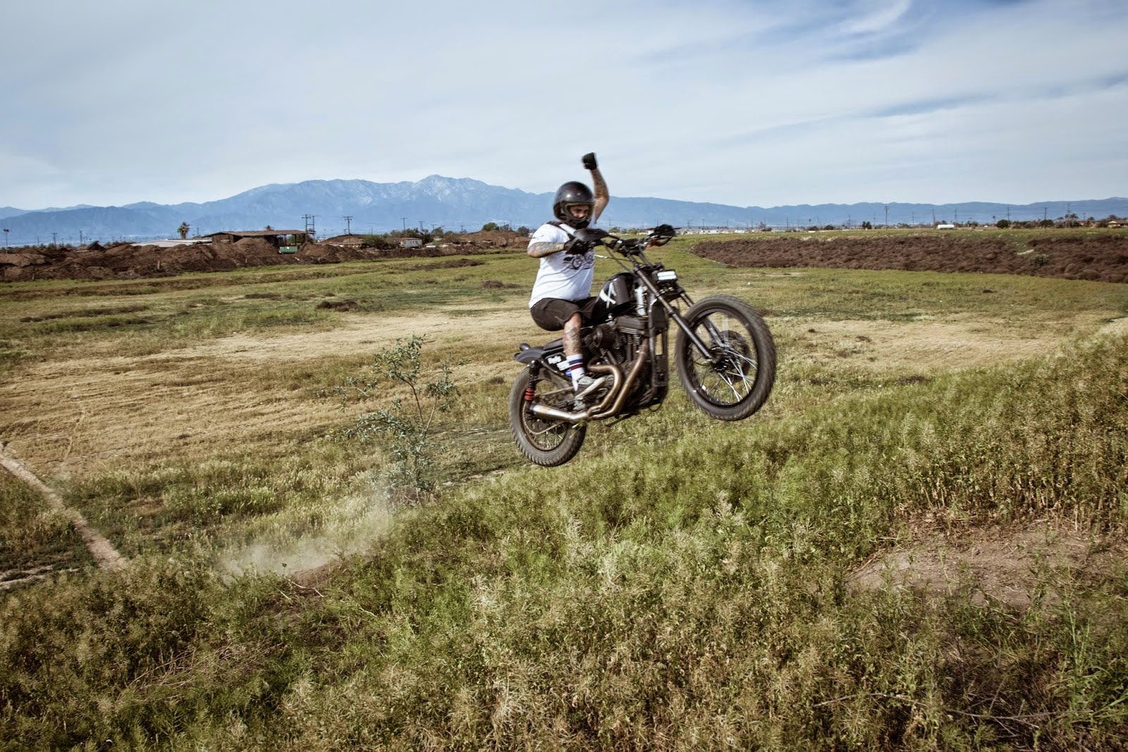 El Corra Motors: Buddy Suttle + the Rusty Butcher