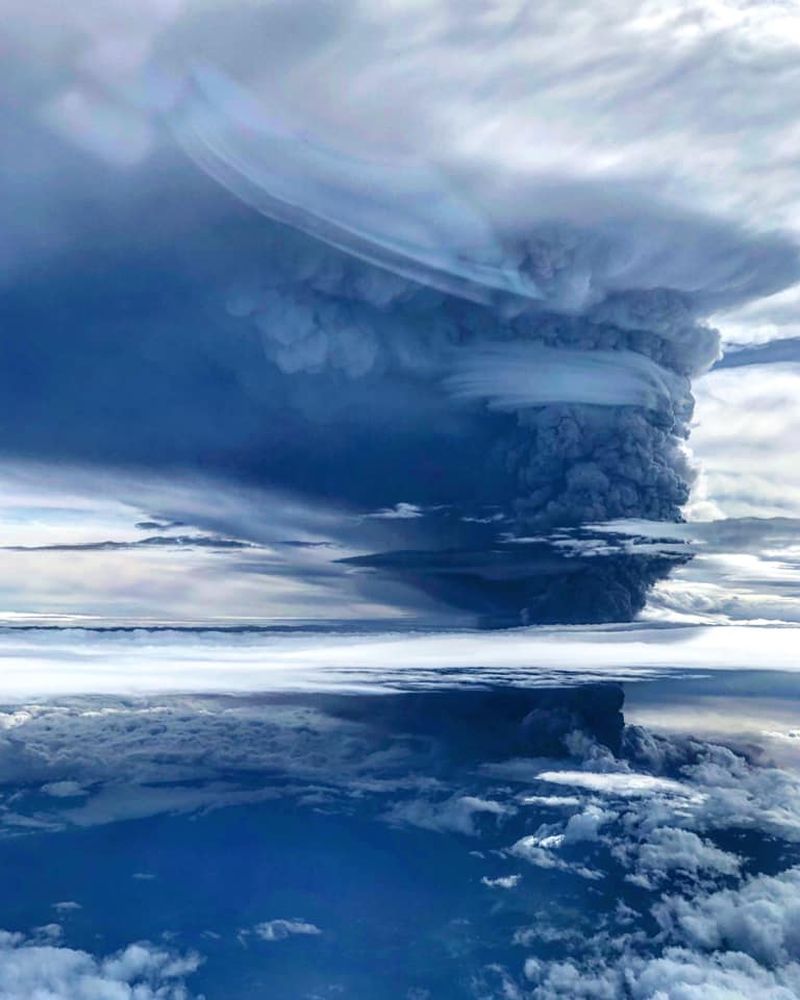 W u l k a n y Ś w i a t a B l o g: Potężna erupcja wulkanu Ulawun