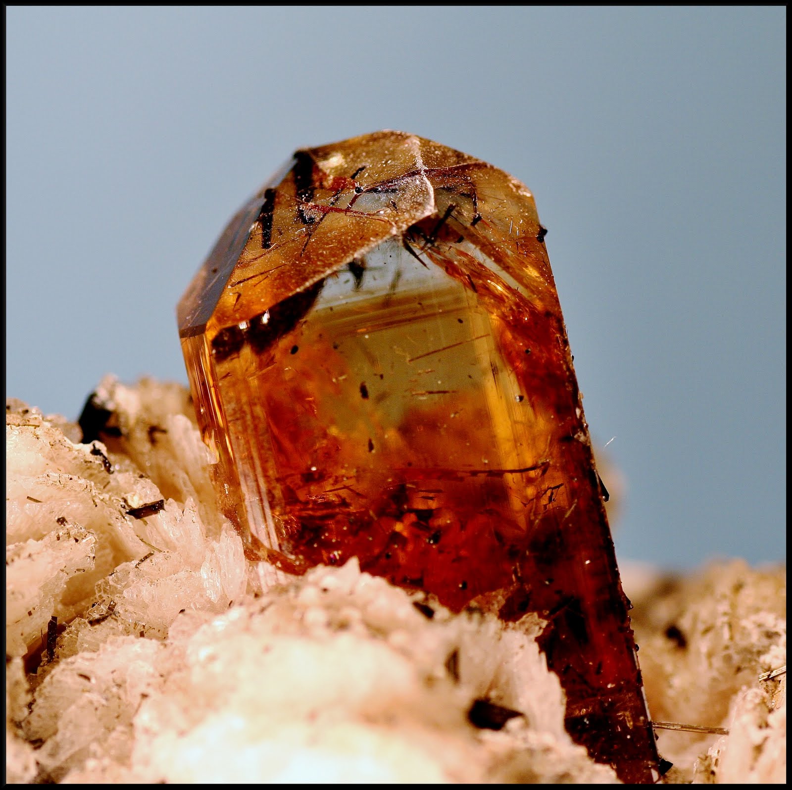 MINERALS GISPERT: Topazi, i una miniatura.