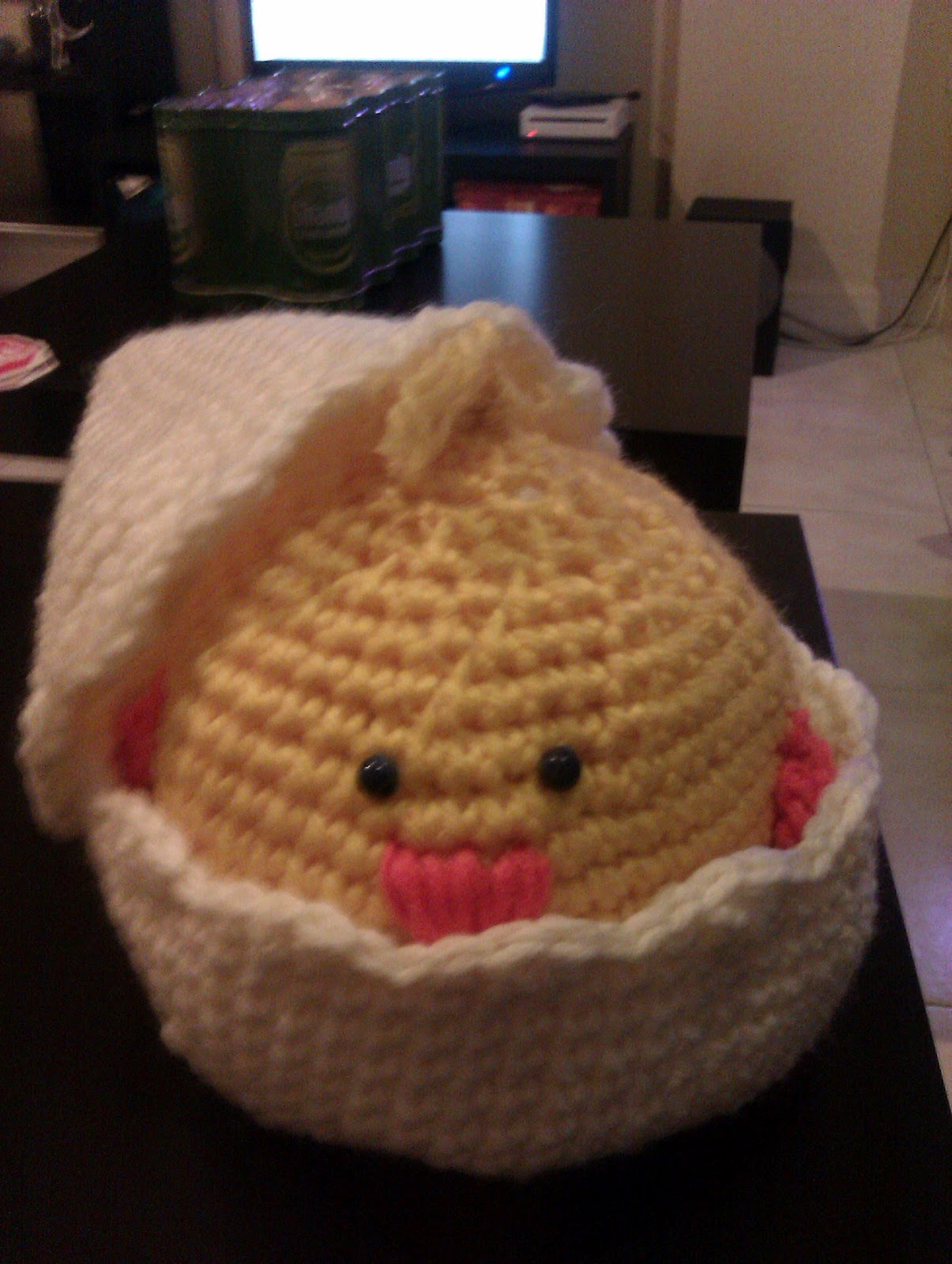 Mi mundo y Punto: Pollito con cascaron amigurumi Grande