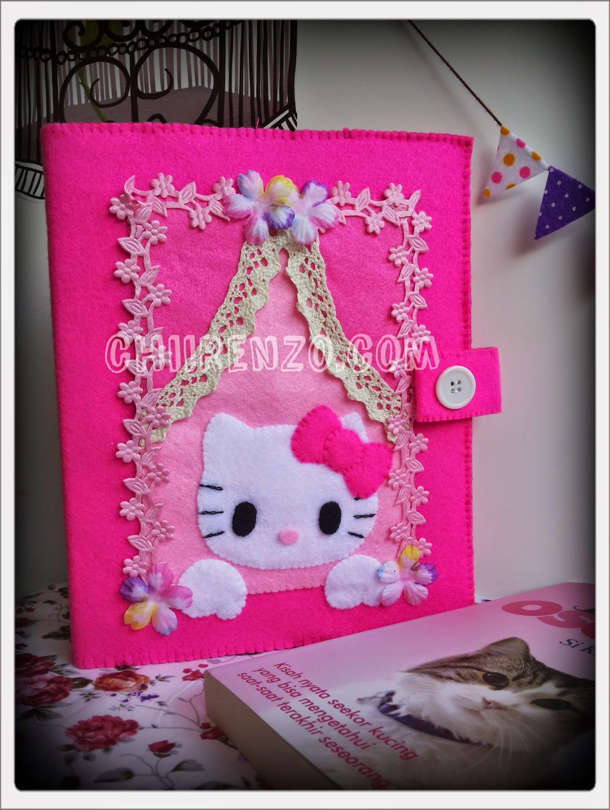 chiirenzo: hello kitty binder cover