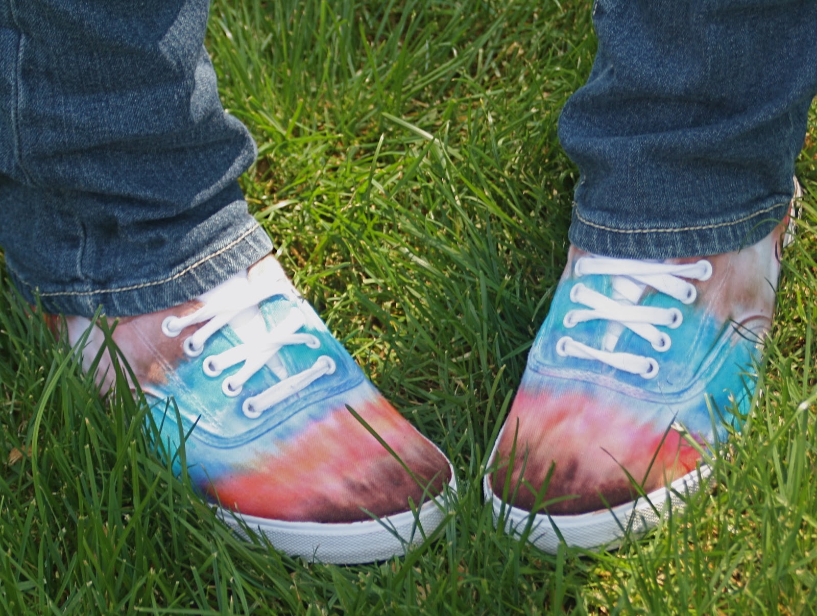 Ave Renee: OOTD: Ombre Shoes and Radiohead