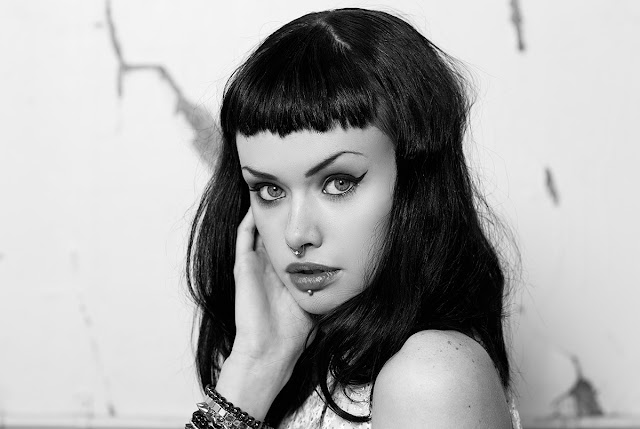 Megan & Melbourne : Alice.