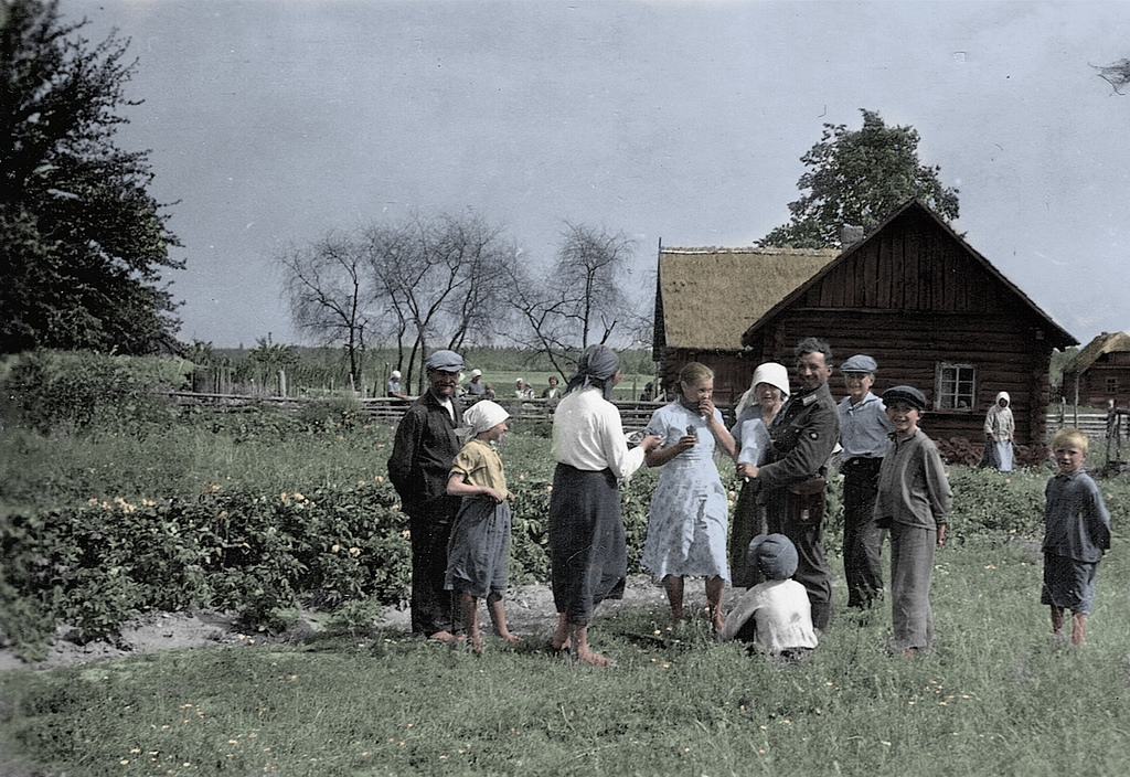 Life During World War II – 28 Stunning Colorized Pictures of Children ...