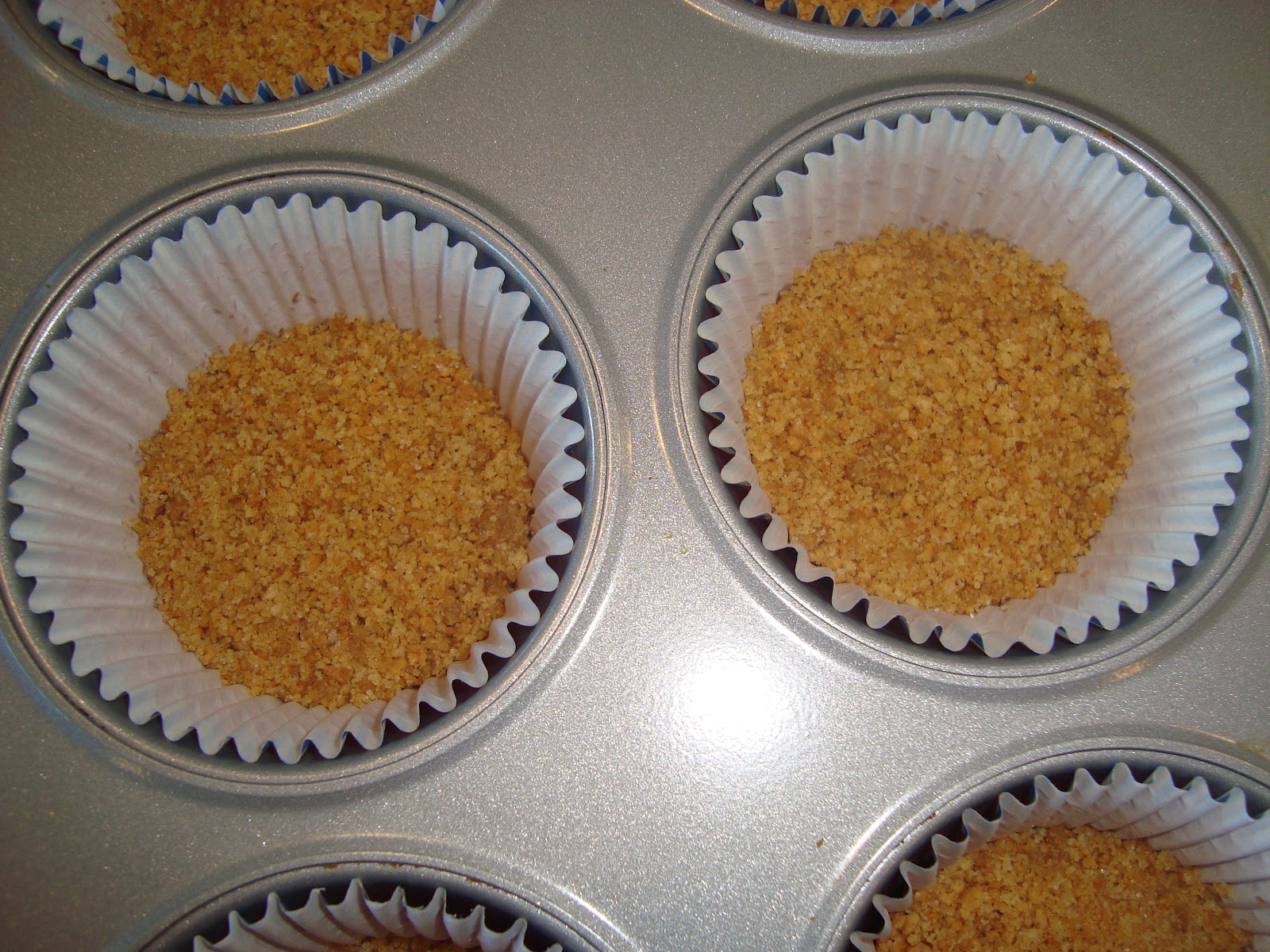 Key Lime Pie Cupcakes ~ Dip it in Chocolate