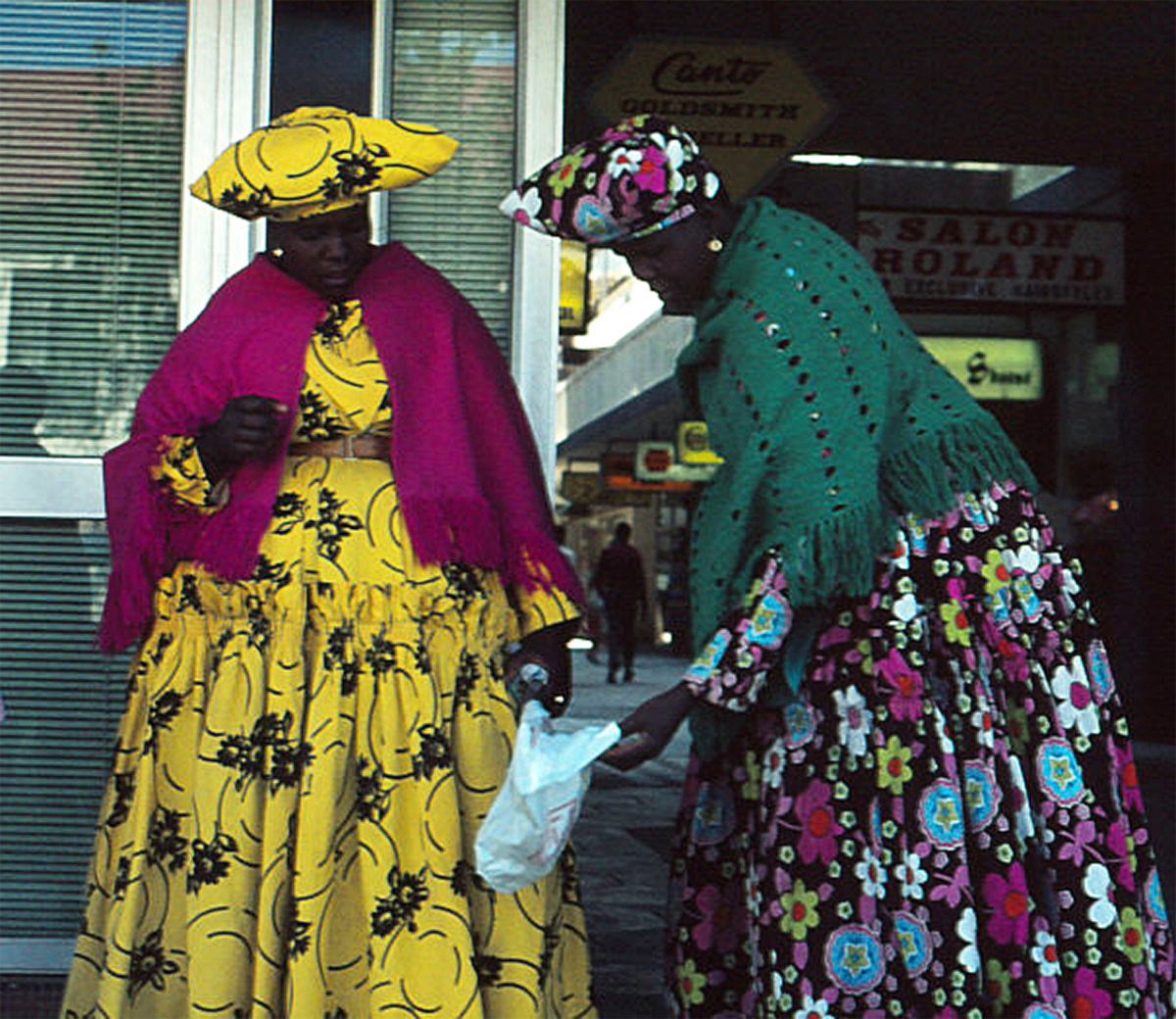 Afro Africa: Vestimenta das mulheres Herrero – Namíbia