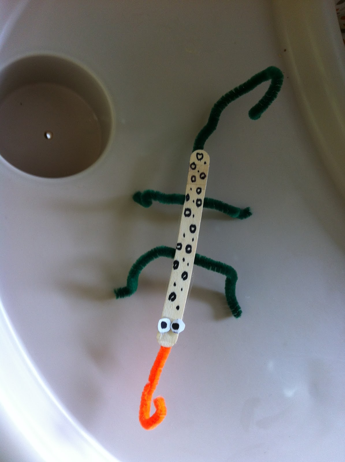 Ice cream stick lizard | A Spoonfull of ideas