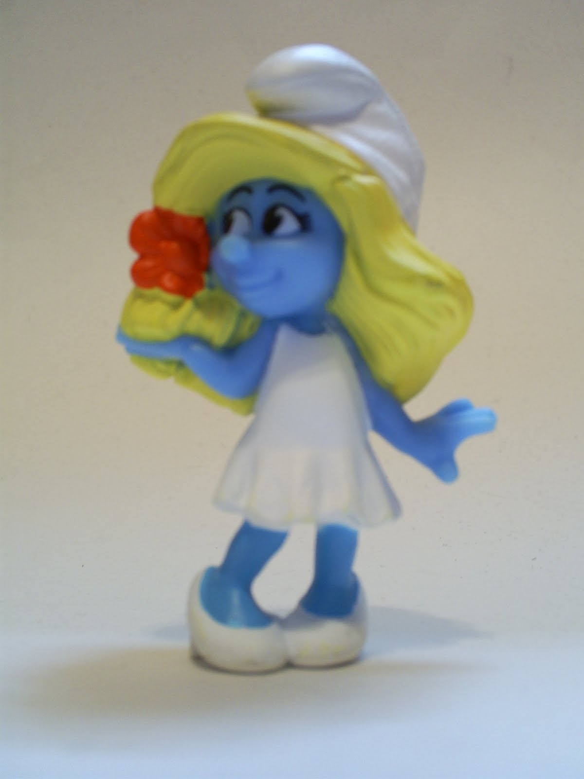 That Figures: REVIEW: McDonald's Happy Meal Smurfs - Smurfette