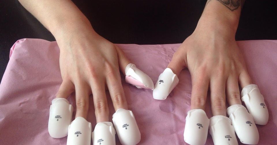 Jodi Roche Makeup: Getting my nails done at Marcelle's Beauty Rooms!