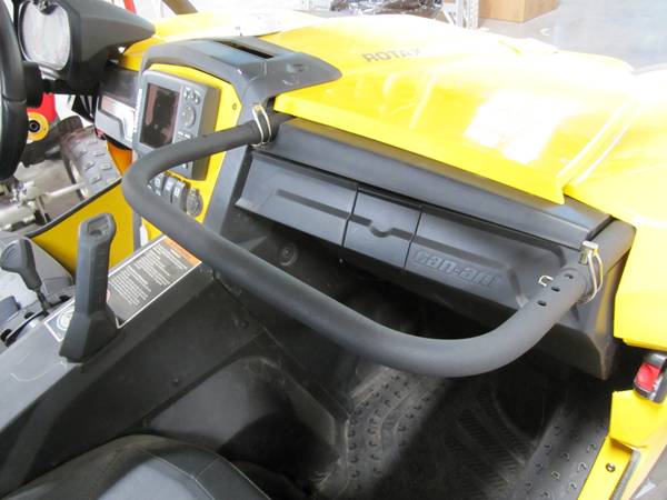 New Commander Adjustable Passenger Grab Handle - UTV Guide