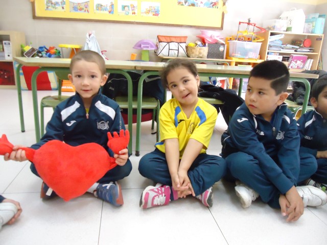 UNA VENTANA ABIERTA A NUESTRO MUNDO: ¿Qué nos hace estar contentos? Por 3ºA