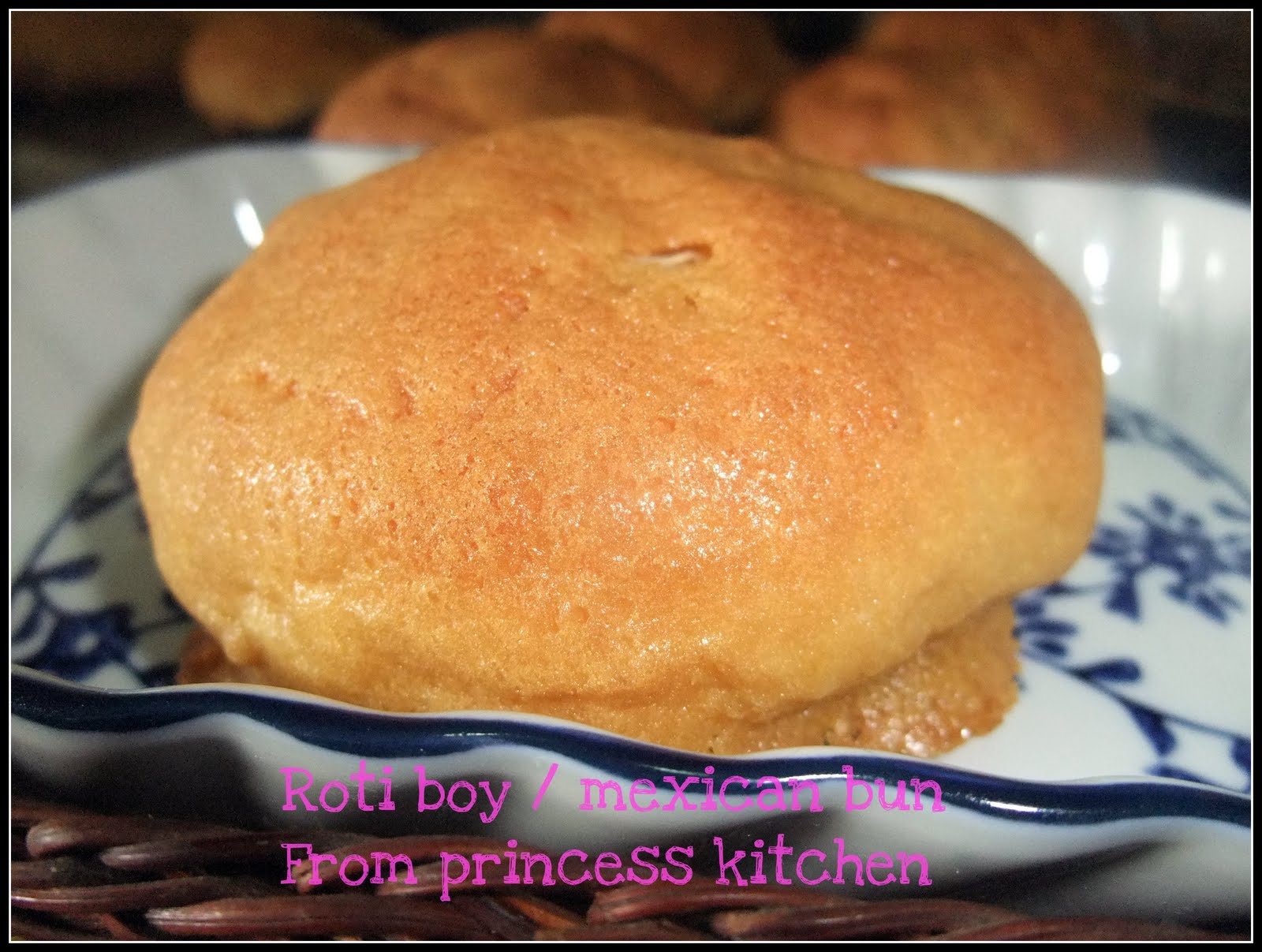 COOKING WITH LOVE: ROTI BOY / MEXICAN BUN