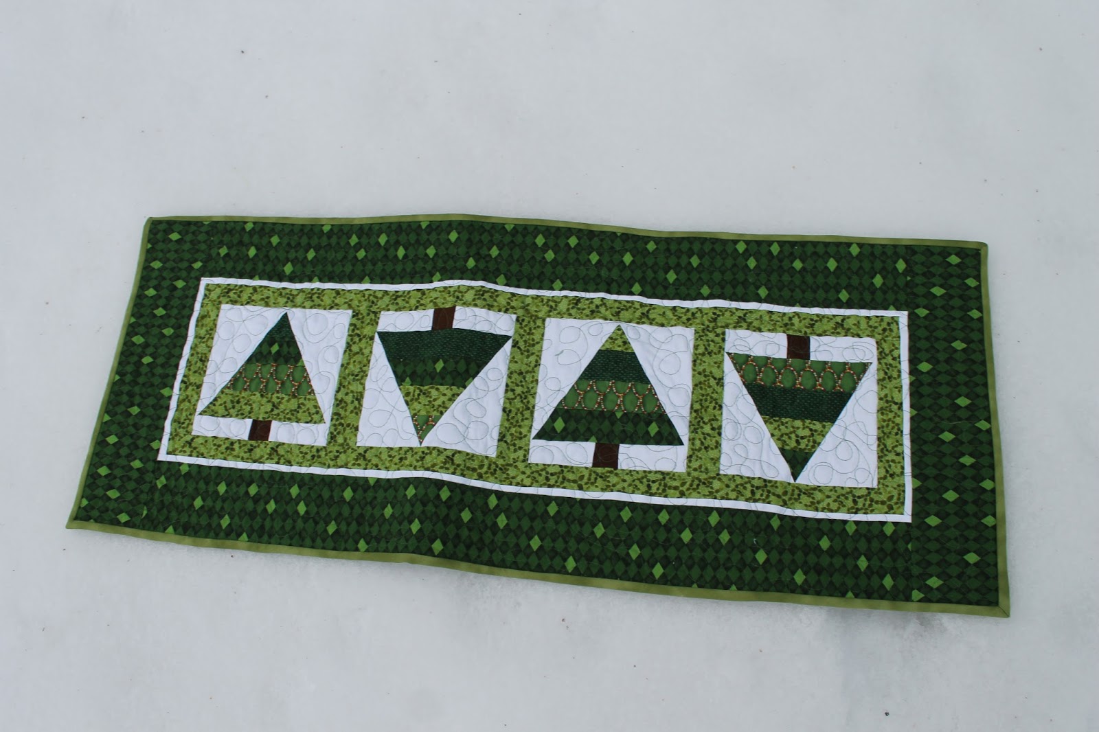 SunShine Sews...: Paper-Pieced Tree Table Runner