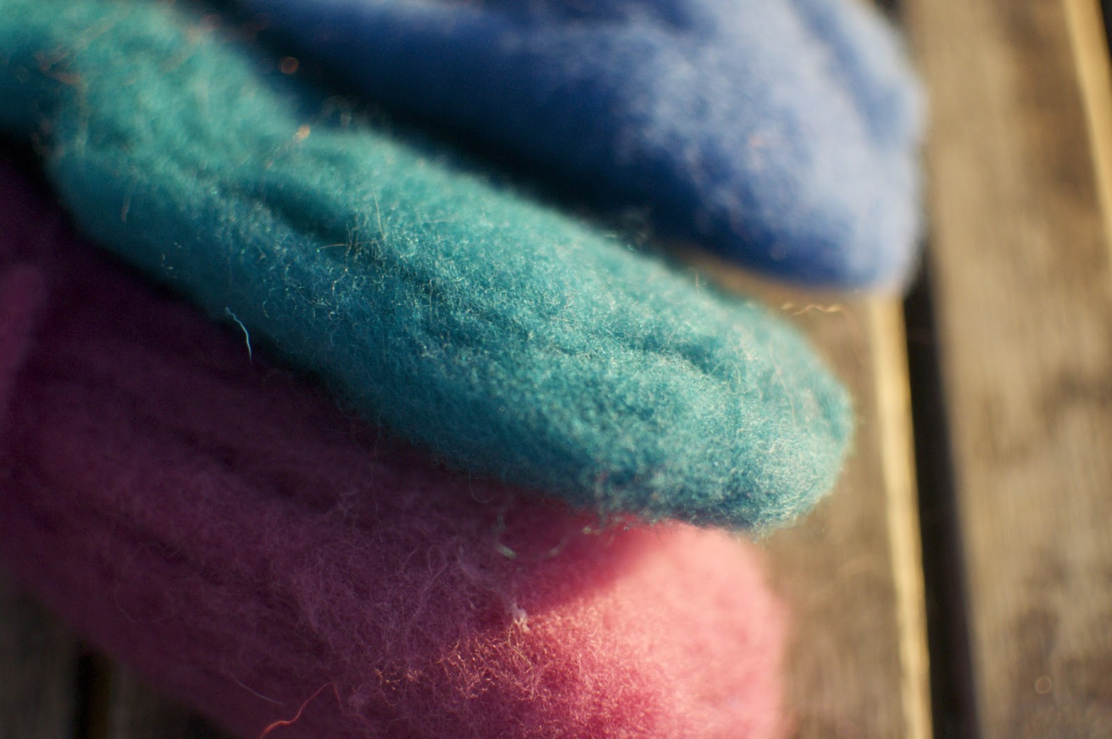 Cubit's Organic Living: DIY Felted Wool Balls for Busy Toddlers