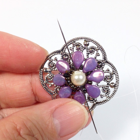Pip Beaded Flowers on Filigree Earrings Tutorial / The Beading Gem