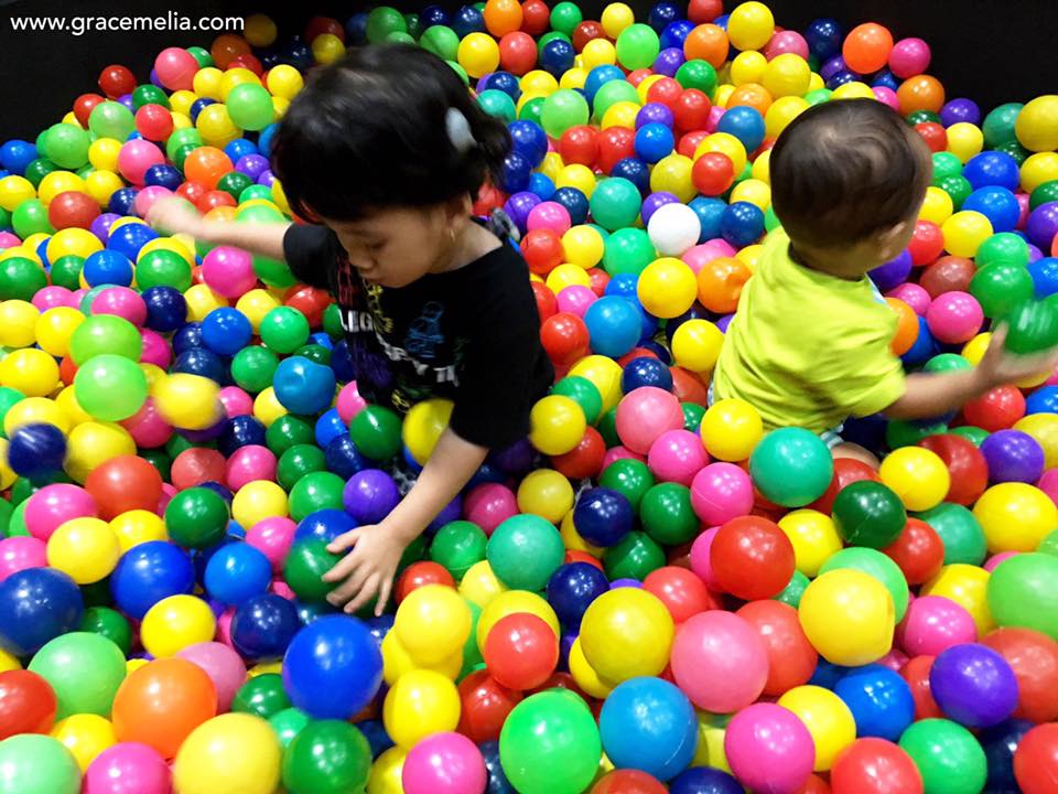 Mandi Bola: Yay Or Nay? | gracemelia.com | Parenting Blogger Indonesia