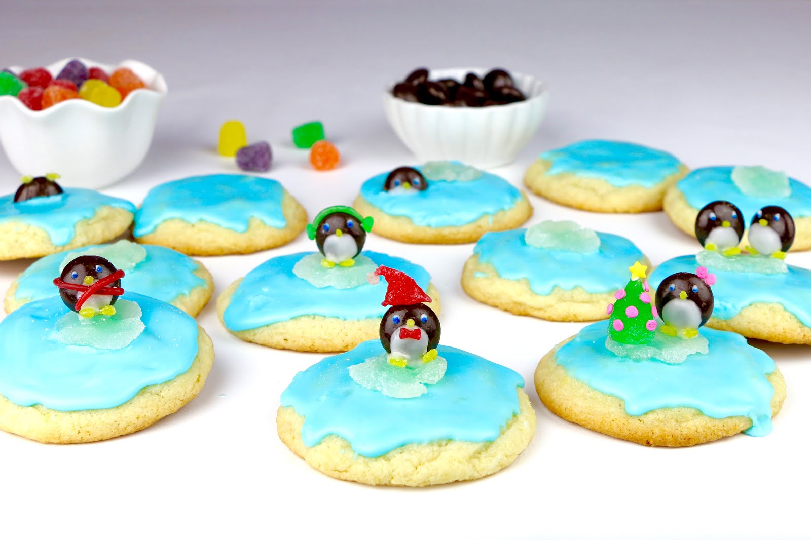 {VIDEO} Peppermint Penguin Holiday Sugar Cookies - The Lindsay Ann