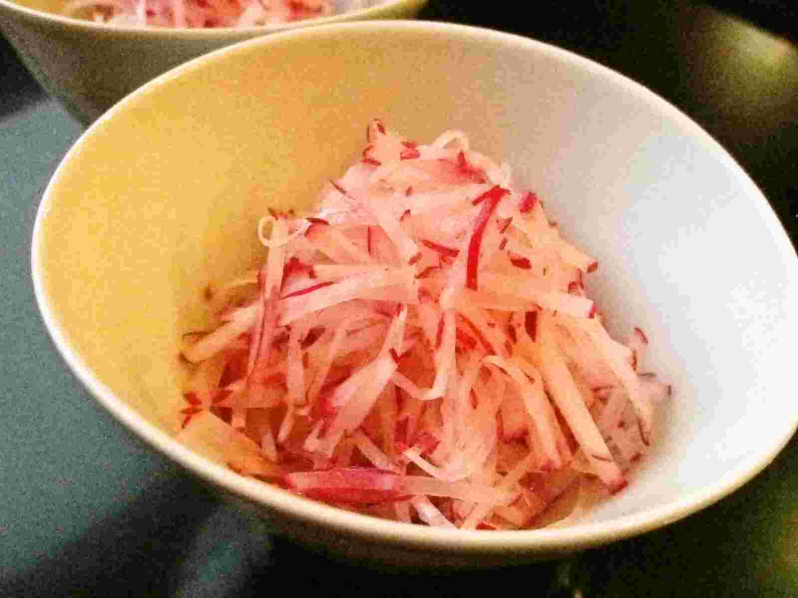 Recipes for Tom: Radisshu no namuru / radish namul salad