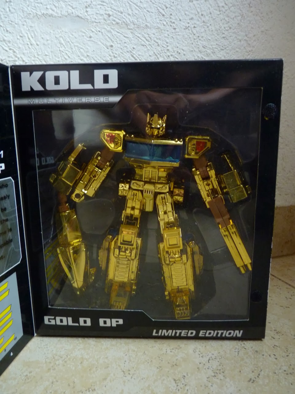 Underneath The Radar: Fast Forward: ¡3,300! KOLD Multiverse Gold OP LE-01