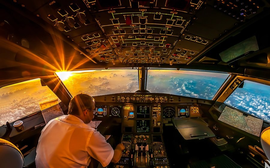 Volando Alto: ¿Los aviones modernos se pilotan o se gestionan?