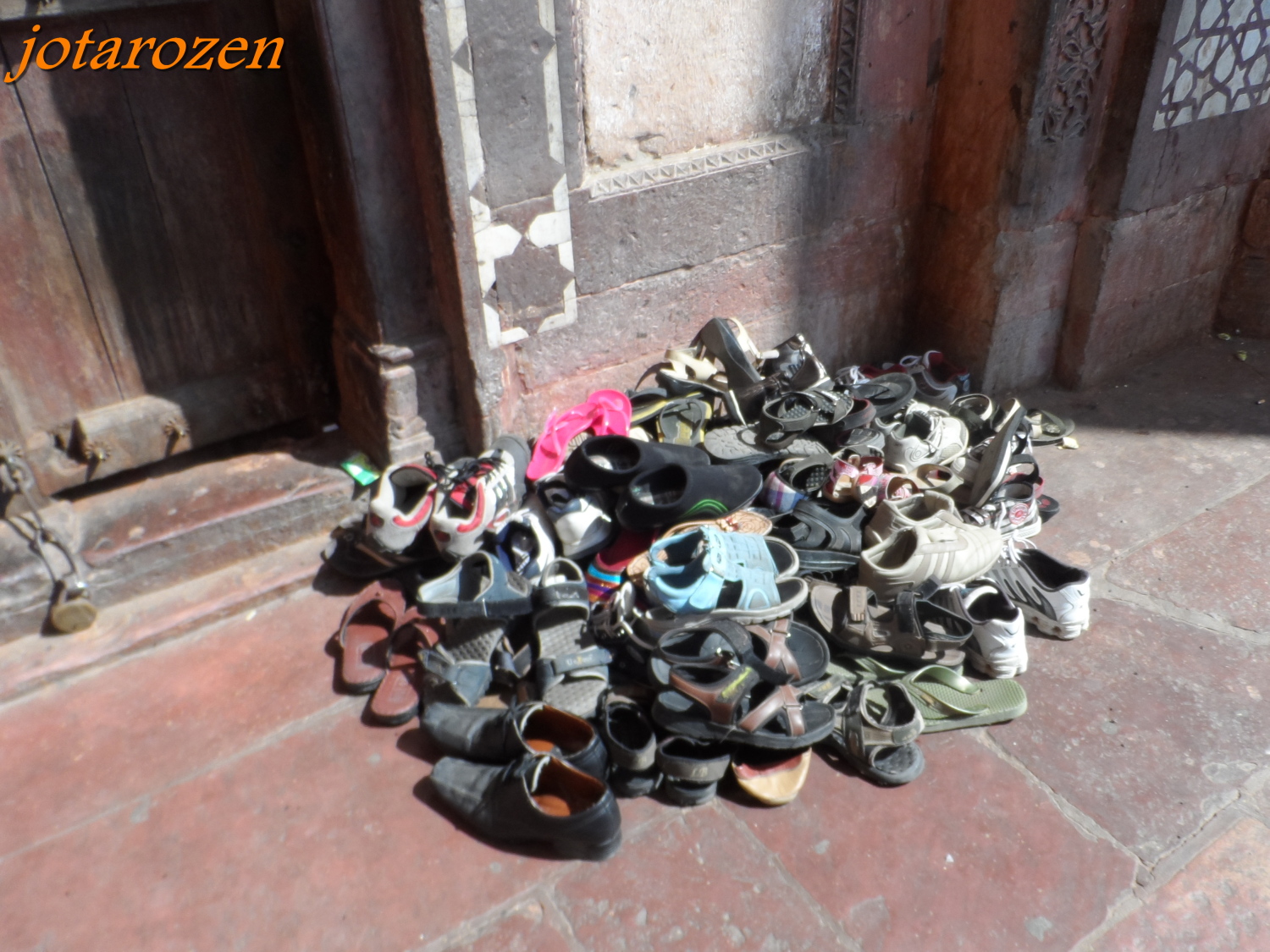 Footsteps - Jotaro's Travels: Intoxicating India 2013 - Day 6