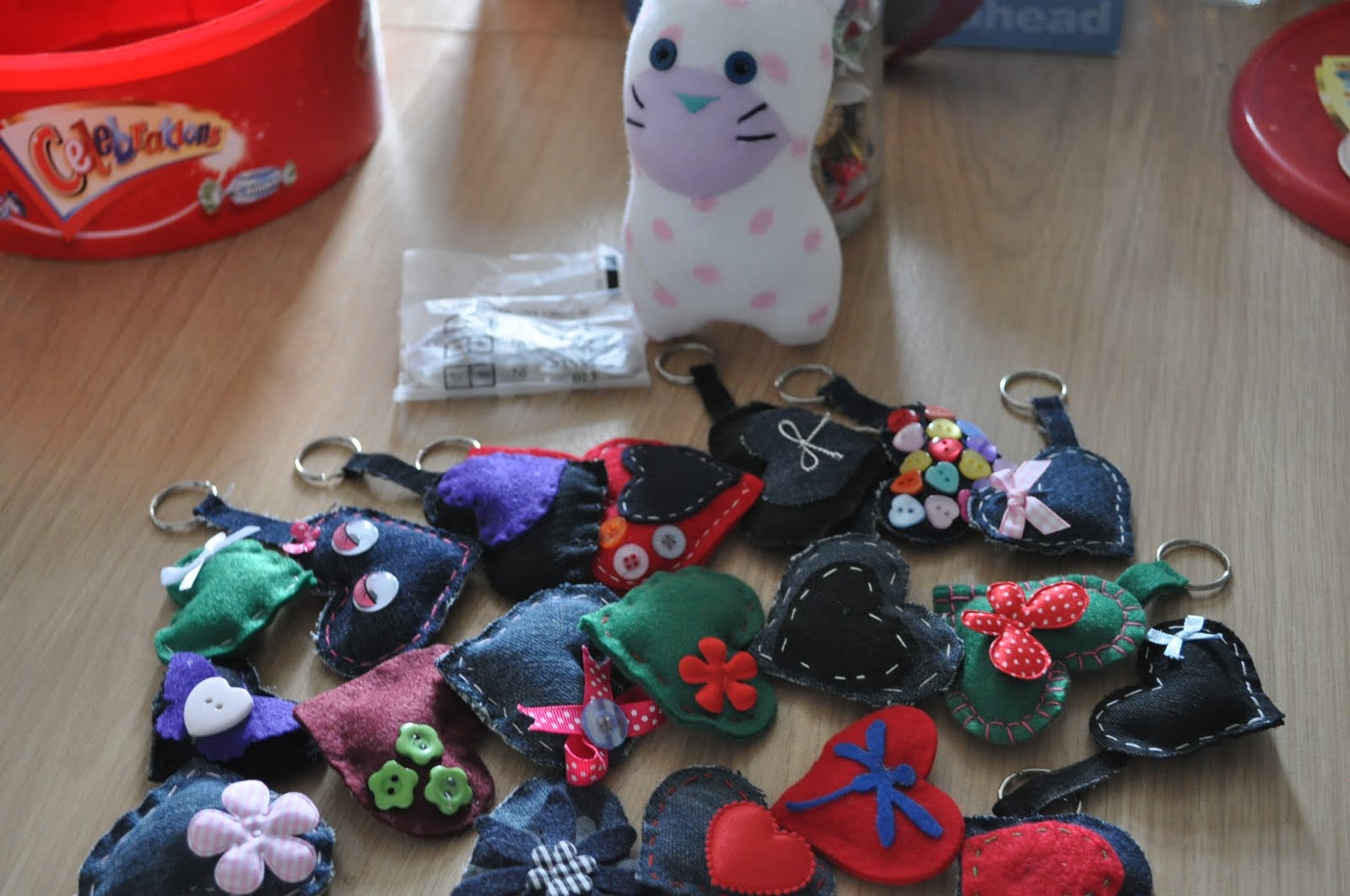 lili's handmade crafts: keyrings using fabric scraps (recycling at its ...