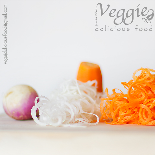 Veggie delicious food: Easter with raw carrot and turnip spaghetti.