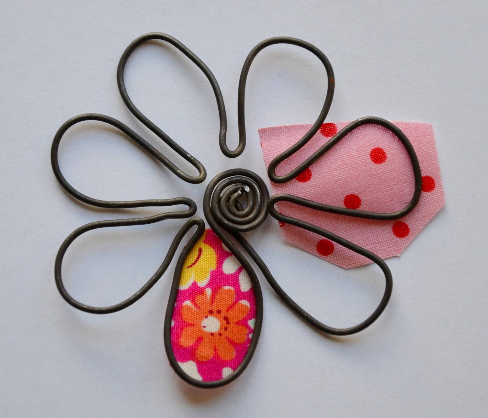 la petite verrière: Un prénom en fil de fer et tissu (tuto)