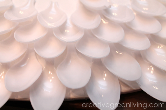 How to Make a Chrysanthemum Style Sunburst Mirror with Plastic Spoons ...
