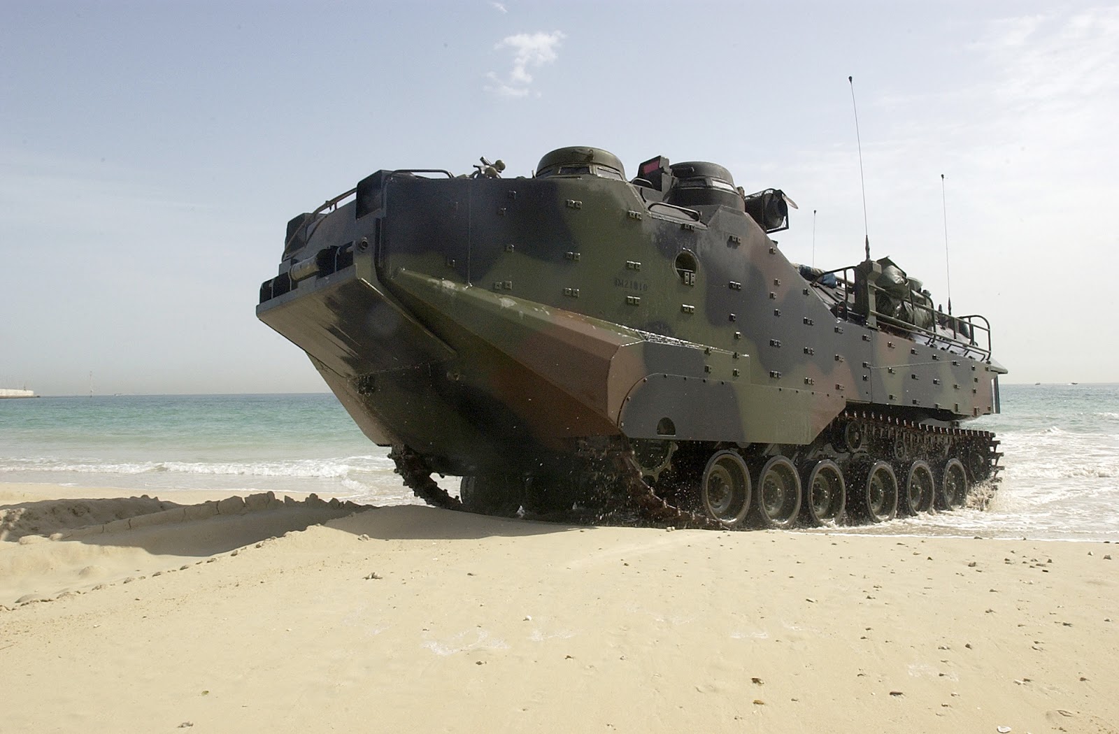 SNAFU!: BAE awarded contract to build NEW AAV's for the Japanese ...