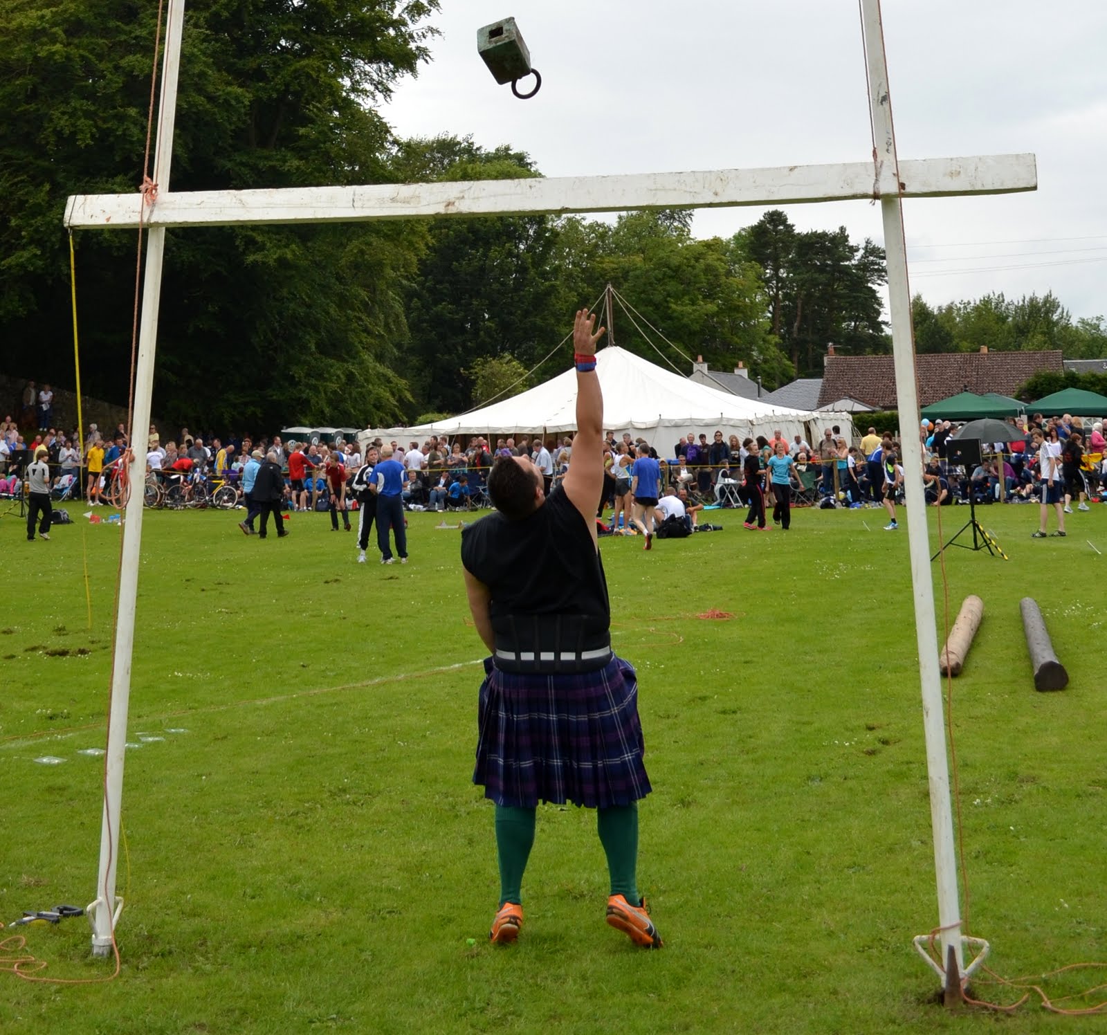 Tour Scotland: Tour Scotland Photographs Throwing The Weight Ceres ...