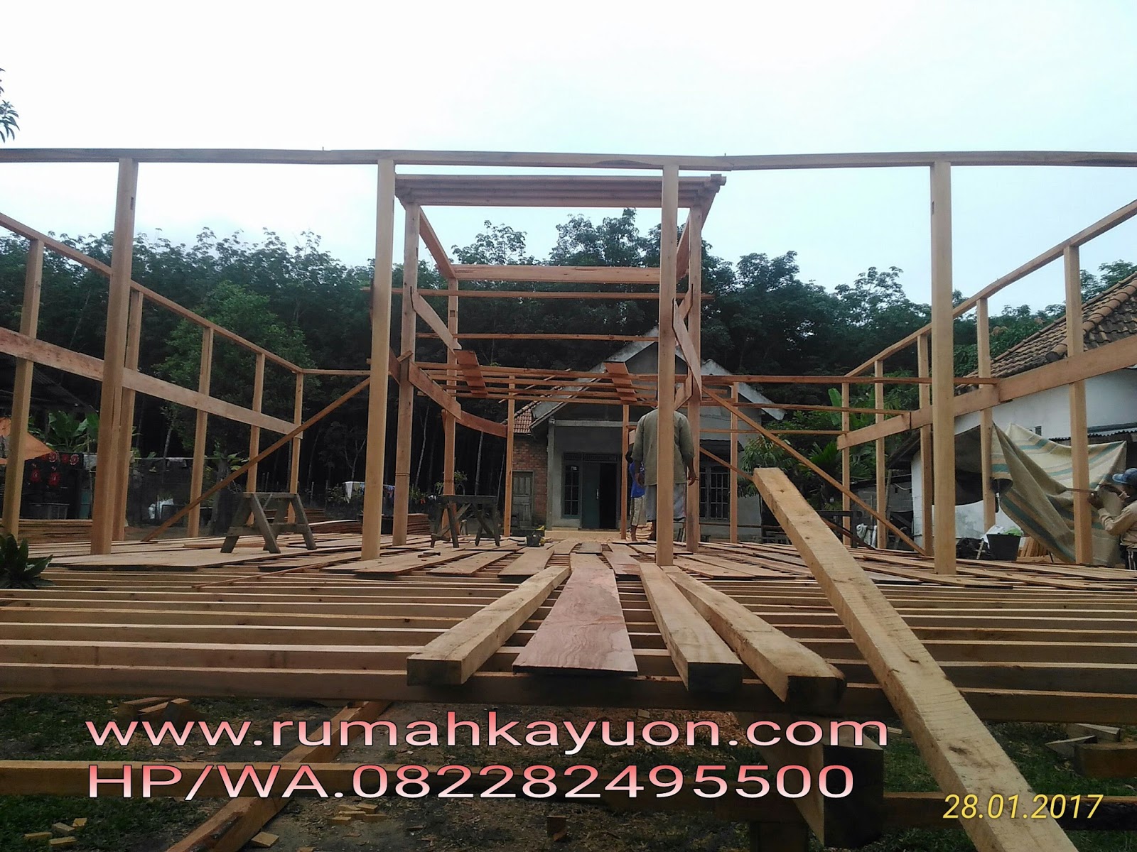 Proses pembuatan pesanan rumah kayu bongkar pasang joglo modern tipe ...
