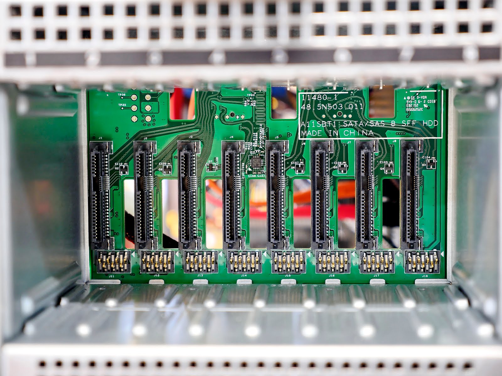 HP ProLiant ML310 G8 v2 - истински сървър в потребителски формат ...