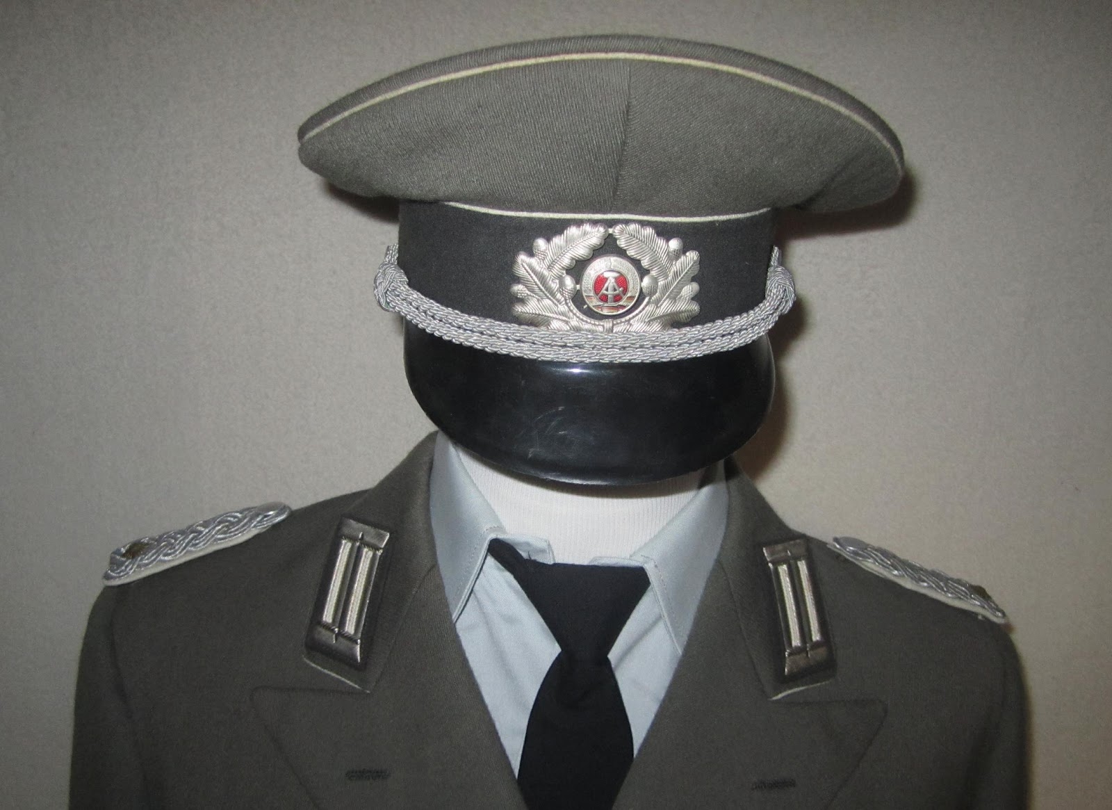 Uniformen der DDR: Major Mot.-Schützen Ausgehuniform zweireihig 1966 - 75