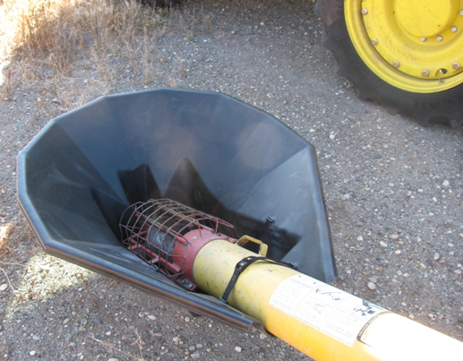 Auger Valve Image: Grain Auger Hopper